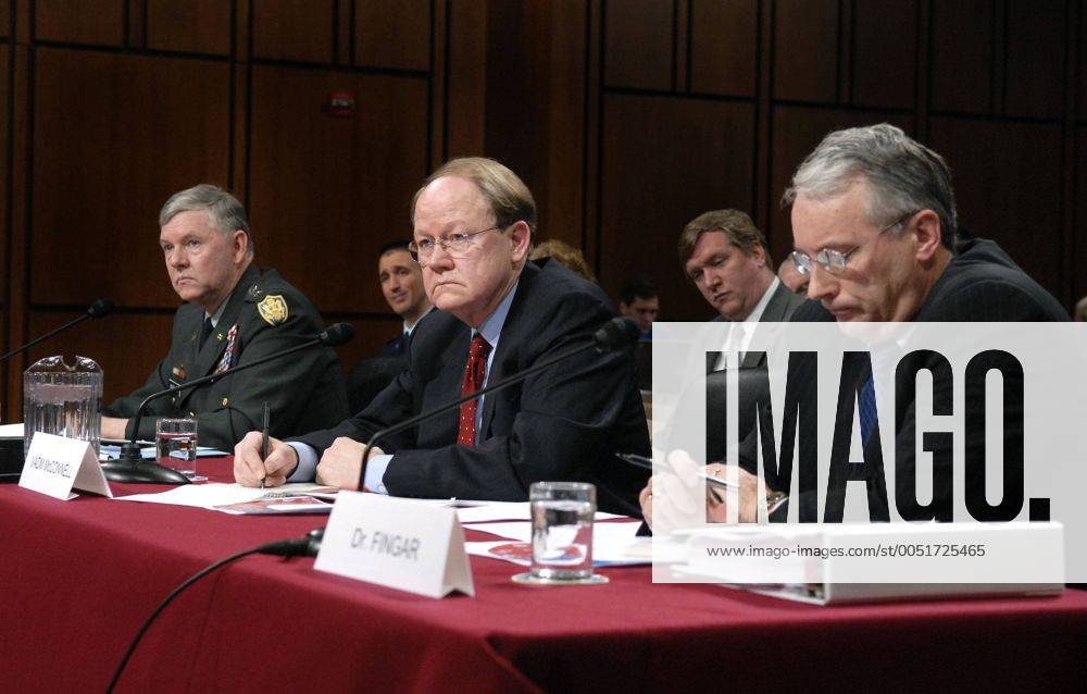 V.l.n.r.: Michael Maples, John McConnell und Thomas Fingar anlässlich ...