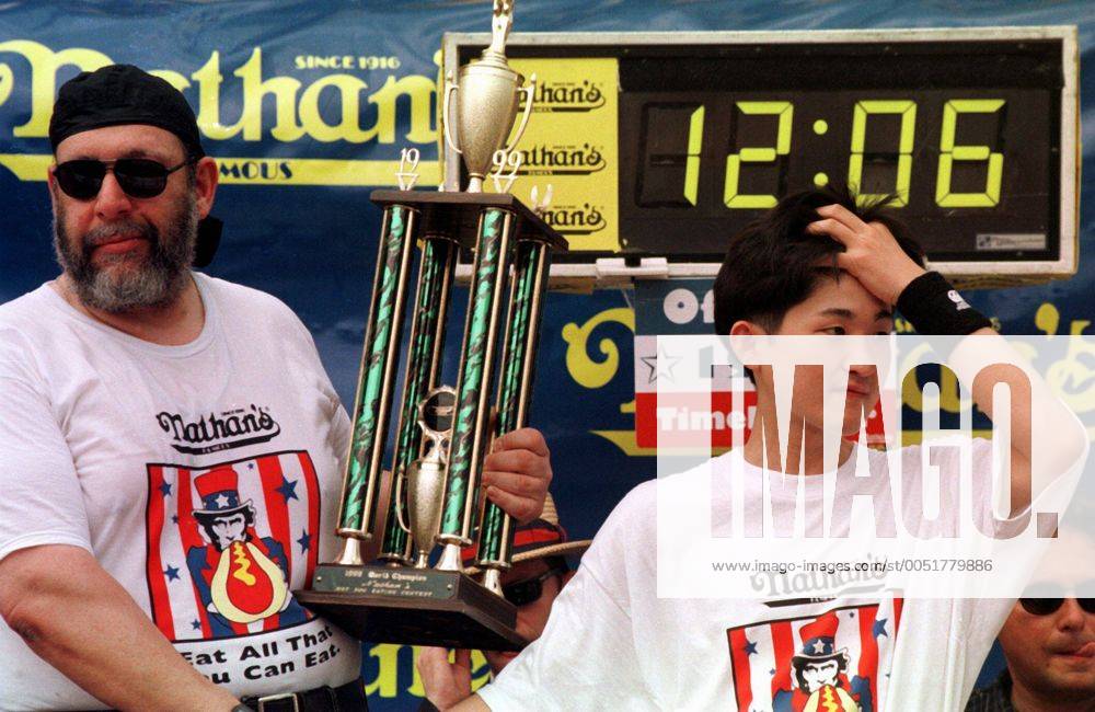 Gewinner Steve Keiner (li.) und zweitplatzierter Hirofumi Nakajima bei ...