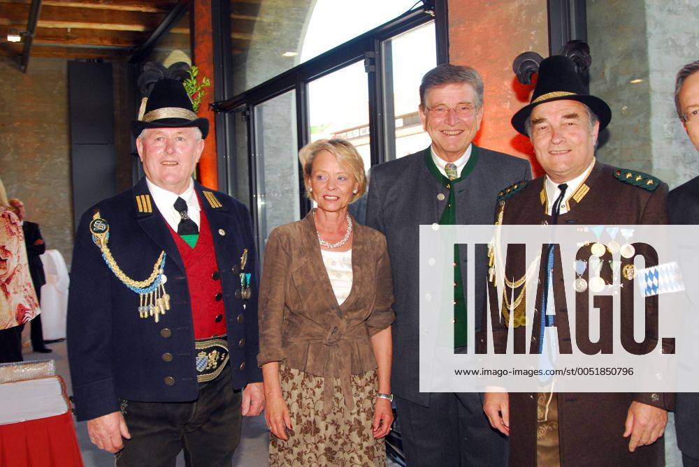 Dr. Thomas Goppel (CSU Wissenschaftsminister Bayern) mit seiner Ehefrau ...