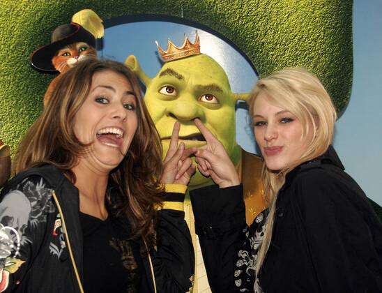 Models Fiona Erdmann und Mandy Graff anlässlich der Filmpremiere von ...