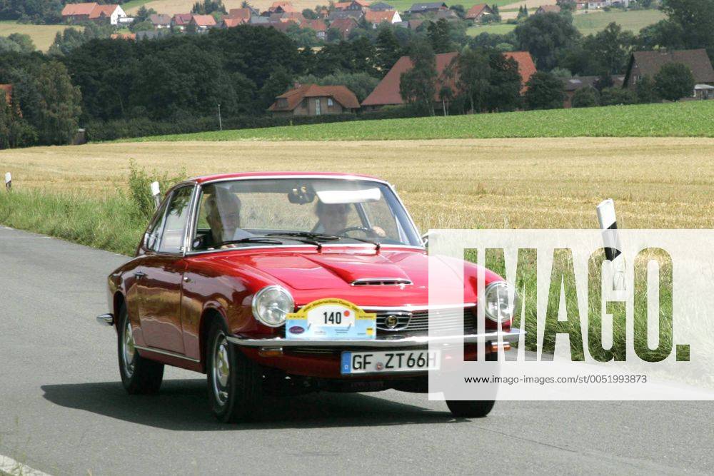 Glas 1300 GT Bj. 1966 anlässlich der ADAC Niedersachsen Classic auf der L444 bei