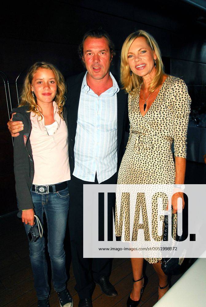 Schauspieler Sebastian Koch (GER) mit Tochter Paulina und Moderatorin ...