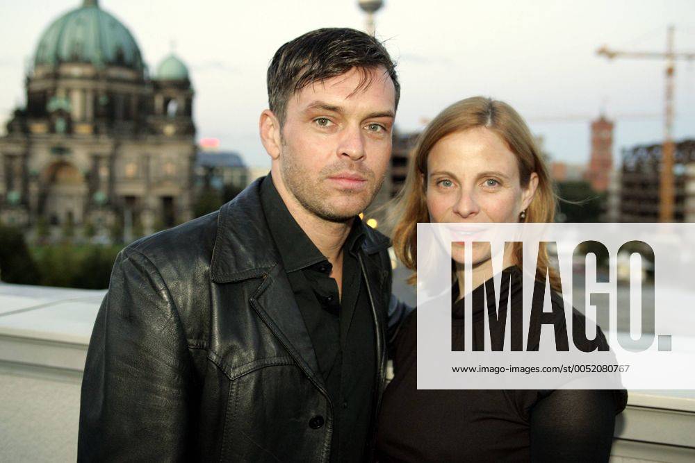 Schauspieler Ole Puppe und Julia Jäger anlässlich eines Pressetermins ...