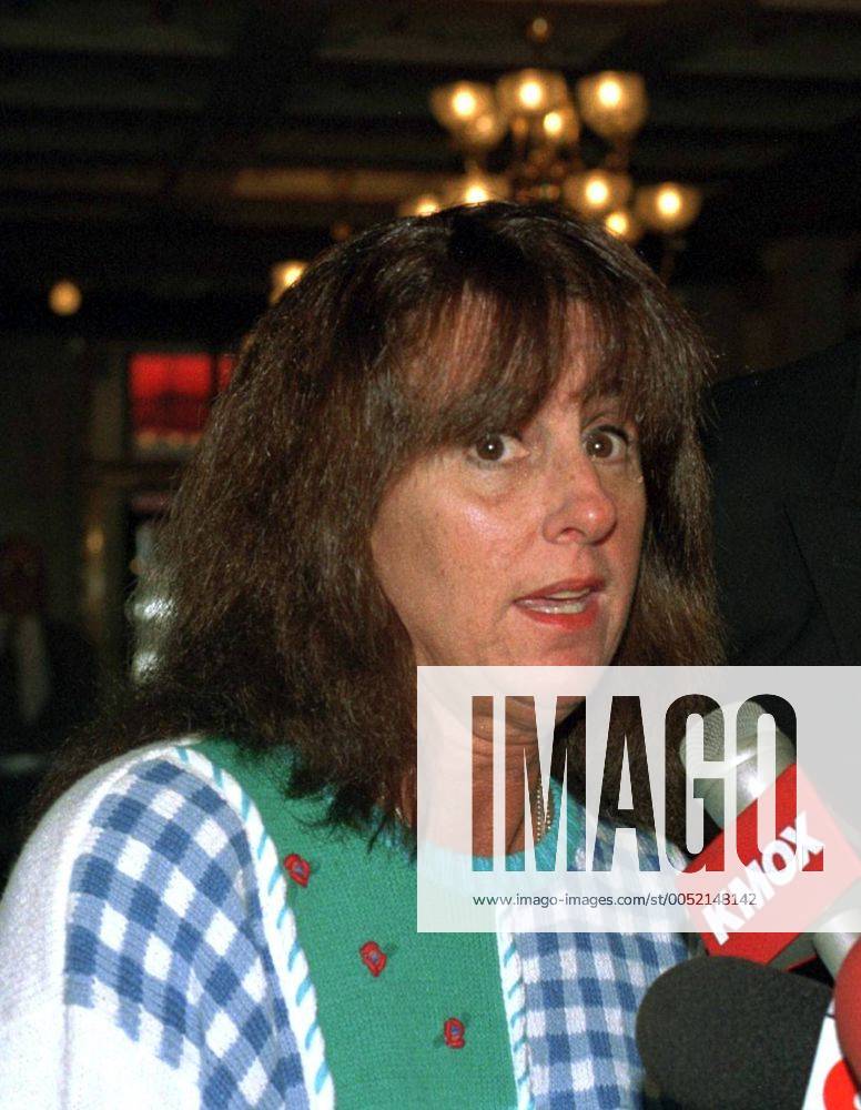 Sharon Rufo während einer Pressekonferenz in St. Louis