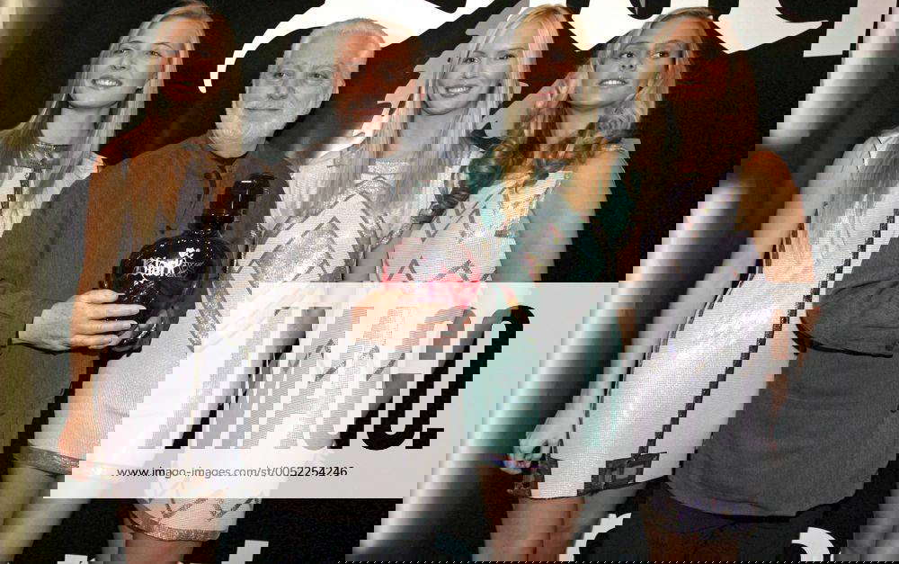 Modedesigner Paco Rabanne (ESP) mit Models anlässlich der Präsentation ...