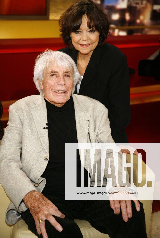 Schauspieler Johannes Heesters (NED) mit Ehefrau Simone Rethel-Heesters ...