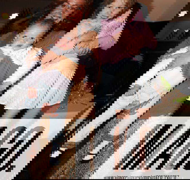 Schauspielerin Petra Berndt und Fritz Rummel mit Kindern anlässlich der ...