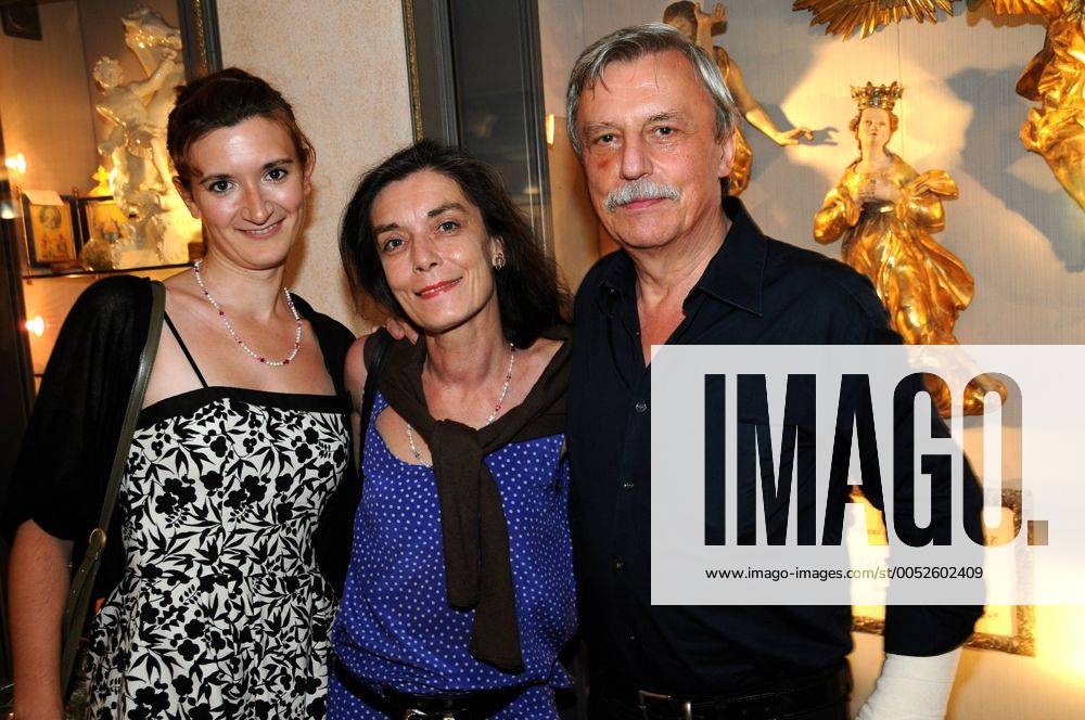 Raphaela Zick (li.), Schauspielerin Irene Clarin und Regisseur Michael ...