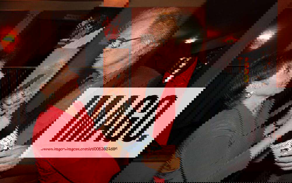 Schauspieler Gerhard Lippert mit Ehefrau Maria anlässlich der Premiere ...