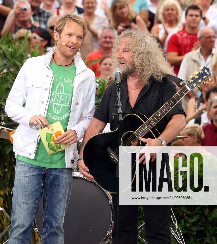 Moderator Ernst-Marcus Thomas und Sänger Les Holroyd (Barclay James ...