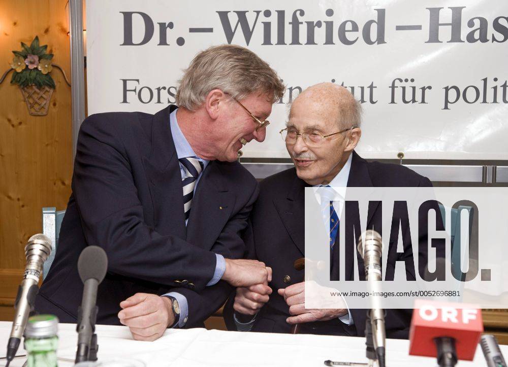 Robert Kriechbaumer (li.) und Otto Herzog von Habsburg anlässlich einer ...