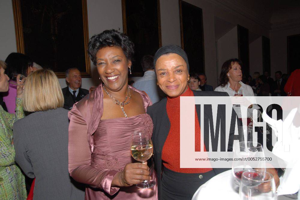 Sängerin Carole Alston (li.) zusammen mit Olive Moorefield während des ...