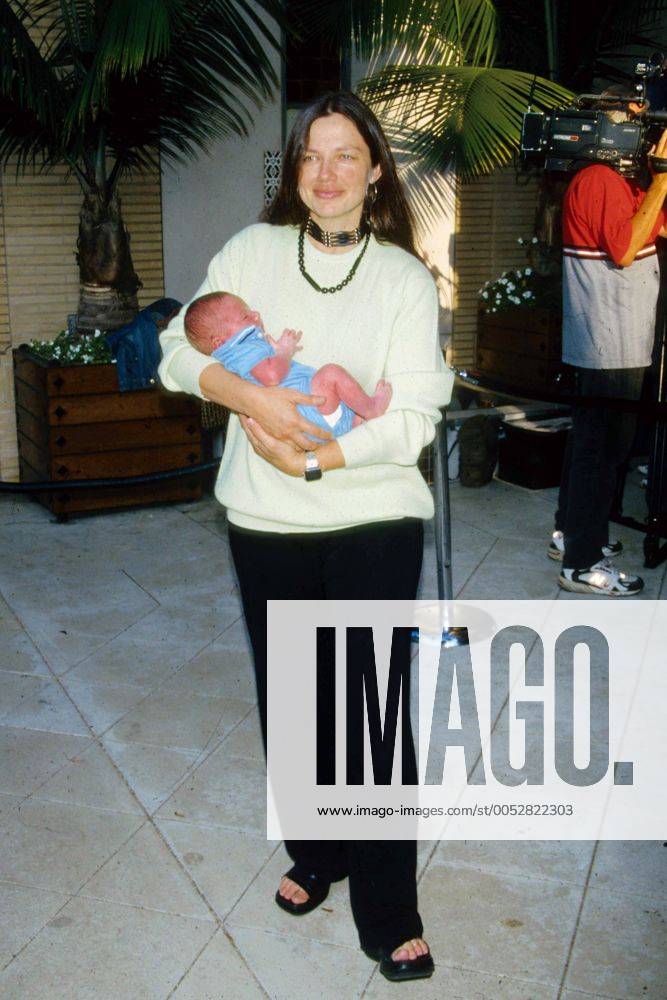 Schauspielerin Justine Bateman mit Sohn Duke Kenneth Fluent in Los Angeles