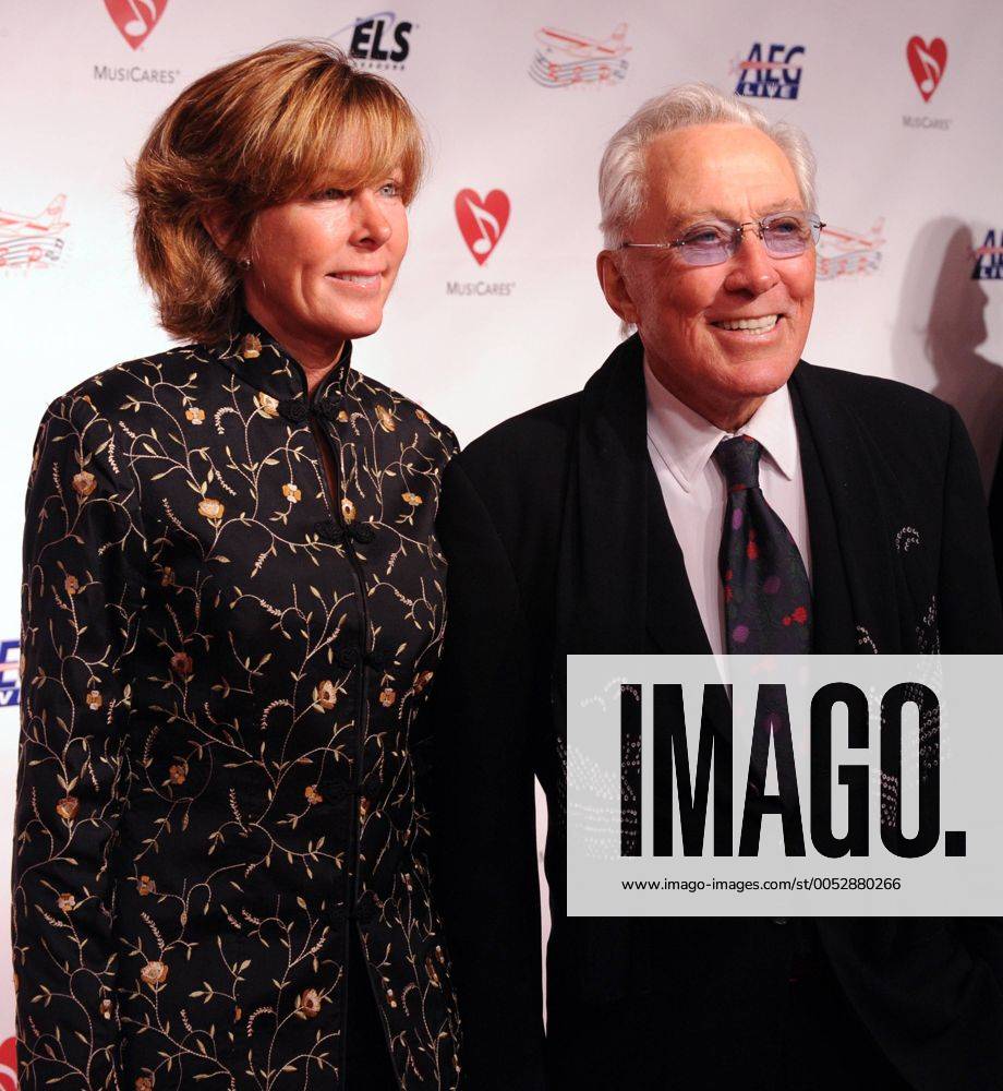 Sänger Andy Williams und Ehefrau Debbie Haas anlässlich der - MusiCares ...