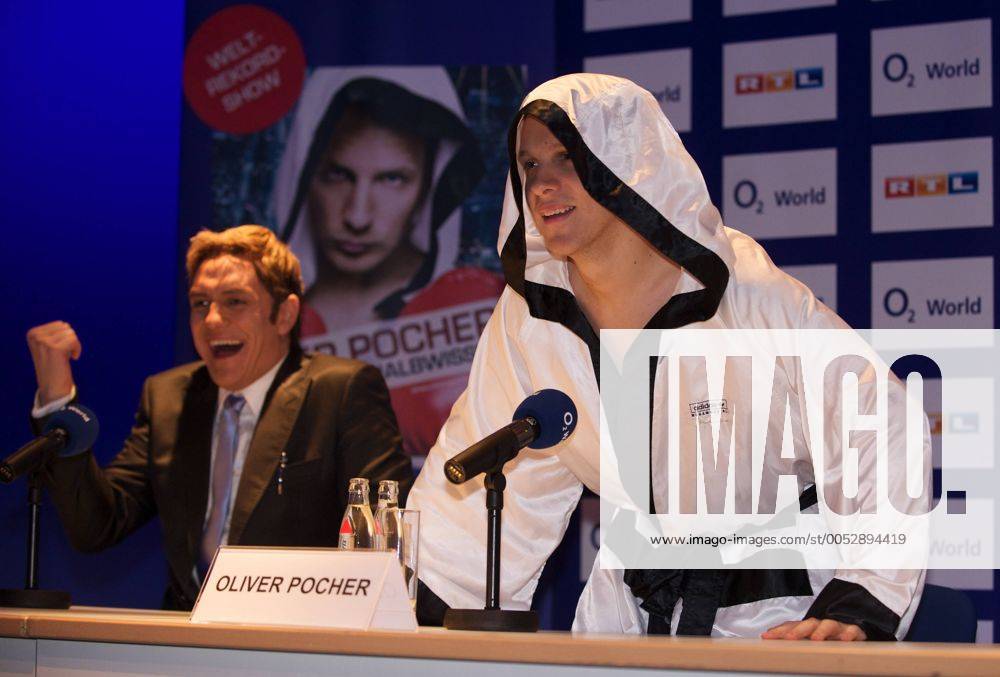 Moderator Matze Knop (li.) und Comedian Oliver Pocher während einer ...