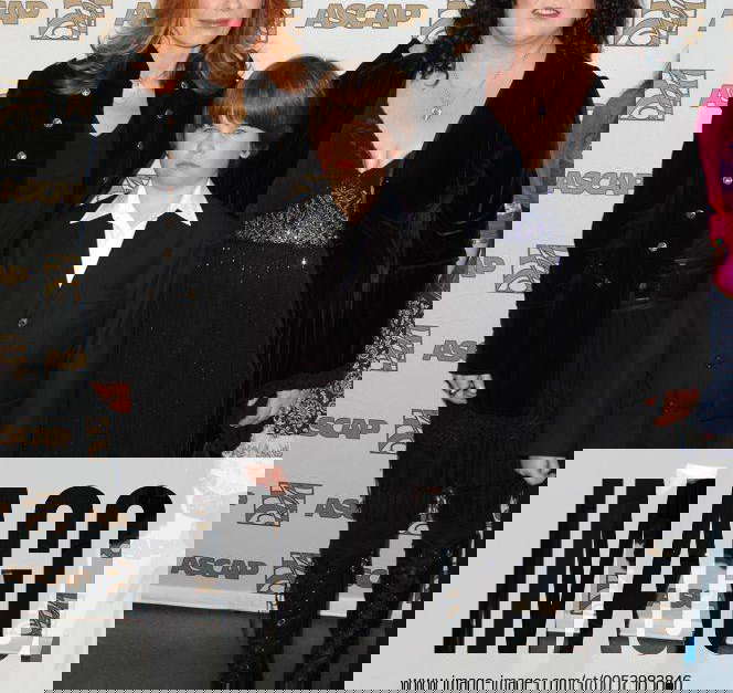 Sängerin Ann Wilson (re., Heart) mit Schwester Nancy und Sohn Dustin ...