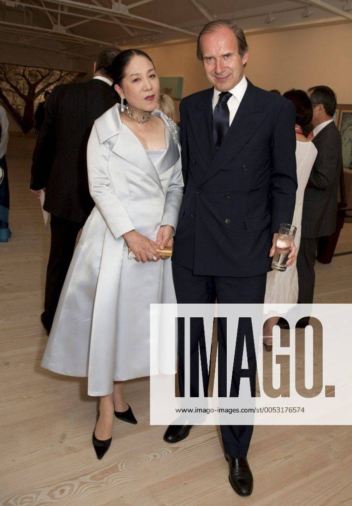Dowager Viscountess Rothermere and Simon De Pury at the Korean Eye ...