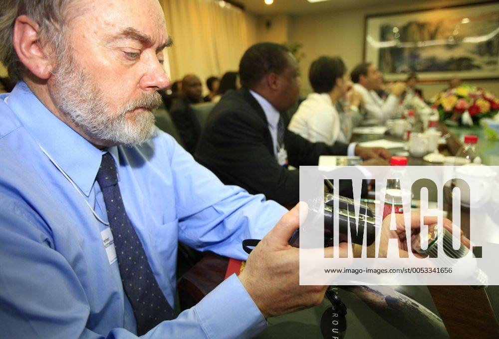 DALIAN, Sept. 11, 2009 (Xinhua) -- Peter Armstrong from the United ...