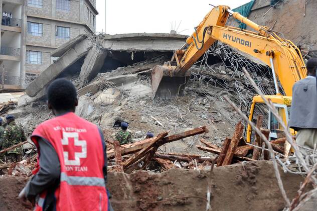 NAIROBI, Oct. 20, 2009 An excavator grabs the remains of a collapsed ...