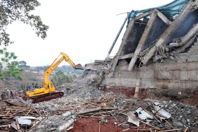 NAIROBI, Oct. 20, 2009 An excavator grabs the remains of a collapsed ...
