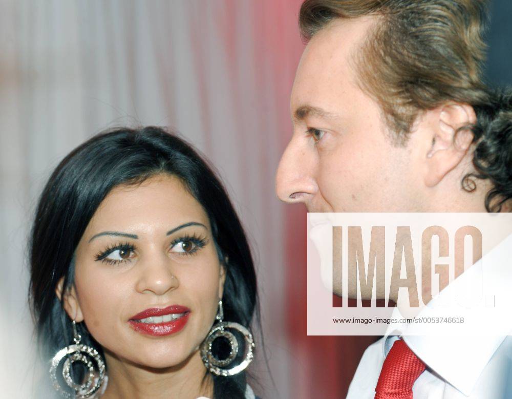 Max Mario Prinz zu Schaumburg-Lippe mit seiner Begleitung Bambi Nina ...