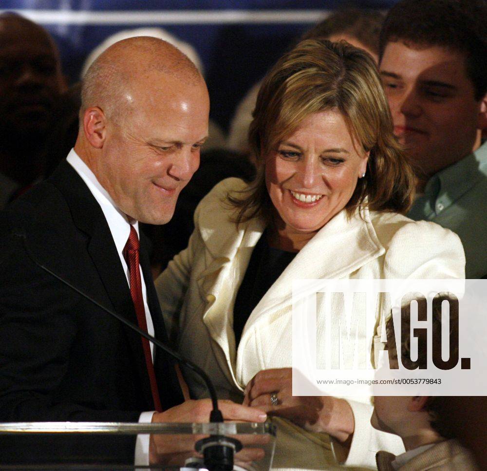 Mayor-elect Mitch Landrieu and his wife Cheryl smile at their youngest ...