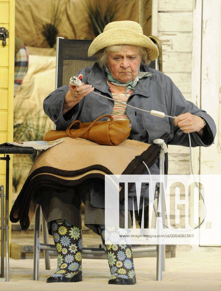 Ursula Hinrichs, -Ohnsorg Legende, Photoprobe im Ohnsorg-Theater -Nix ...