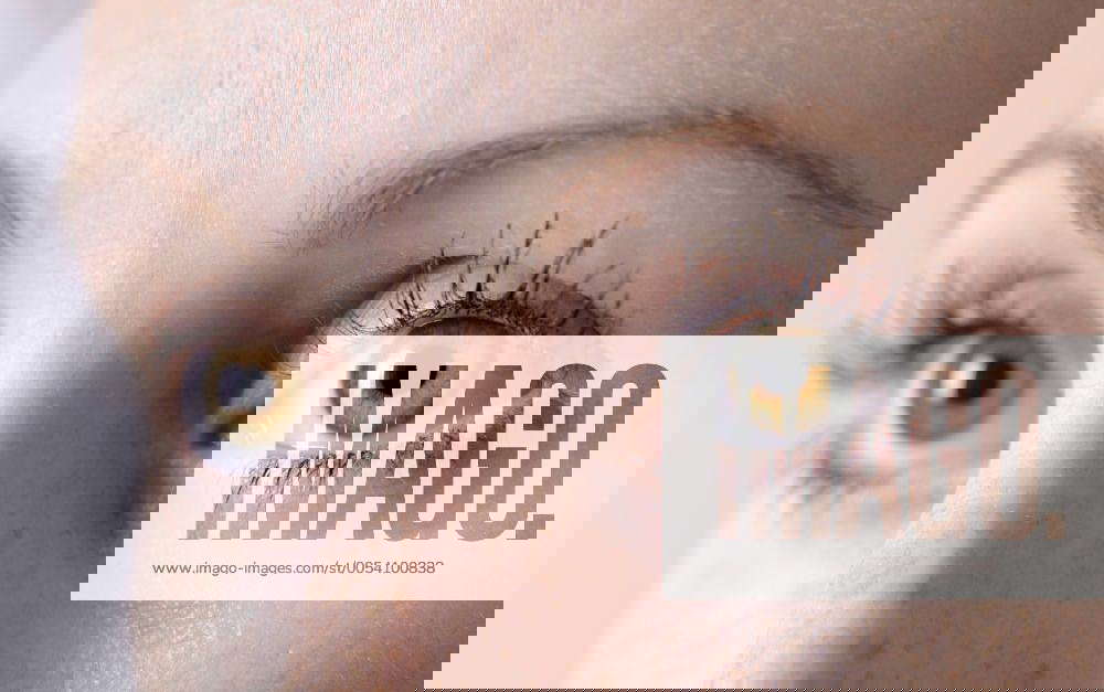 DEU , DEUTSCHLAND : Augen einer jungen Frau DEU , GERMANY : Eyes of a ...