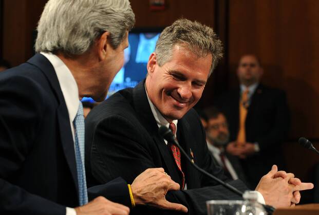 Sen. John Kerry, D-MA, and Sen. Scott Brown, R-MA, (R) introduce ...