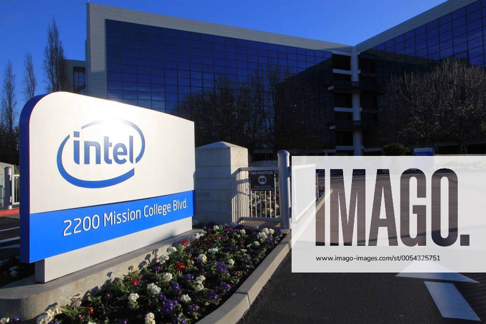 Aug. 20, 2010 File photo taken on Feb. 25, 2010 shows the headquarters ...