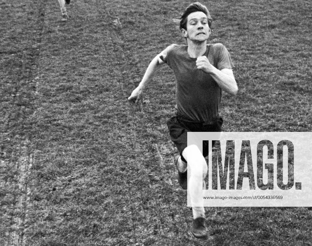 KPA54032 DIE EINSAMKEIT DES LANGSTRECKENLÄUFERS The Loneliness of the ...