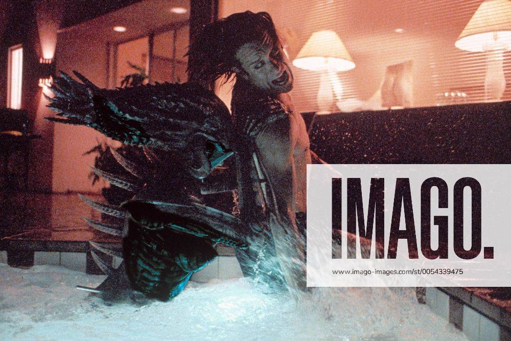 KPA58045 SPECIES Species USA 1995 Roger Donaldson ANTHONY GUIDERA ...