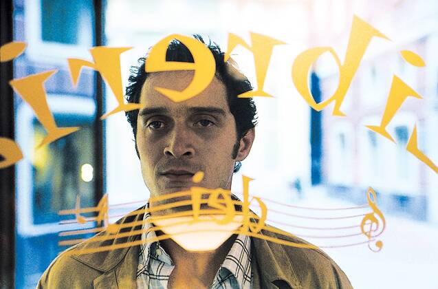 Agata und der Sturm Nico küsst Agata