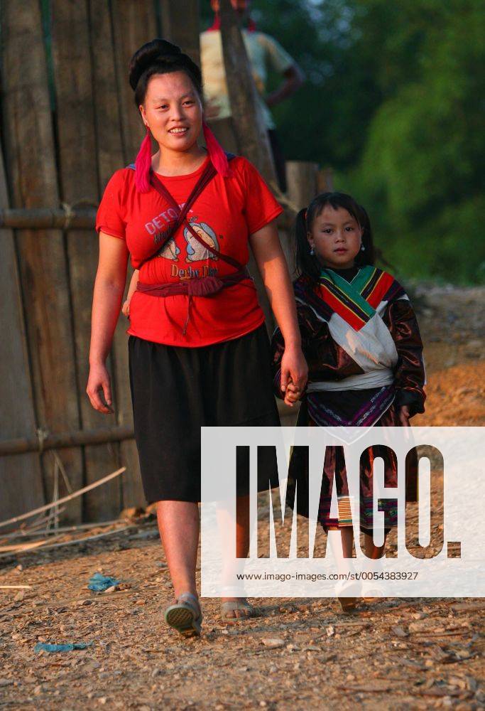 LIUZHOU, Sep. 1, 2010 Dai Meihua of Red Yao ethnic group accompanies ...