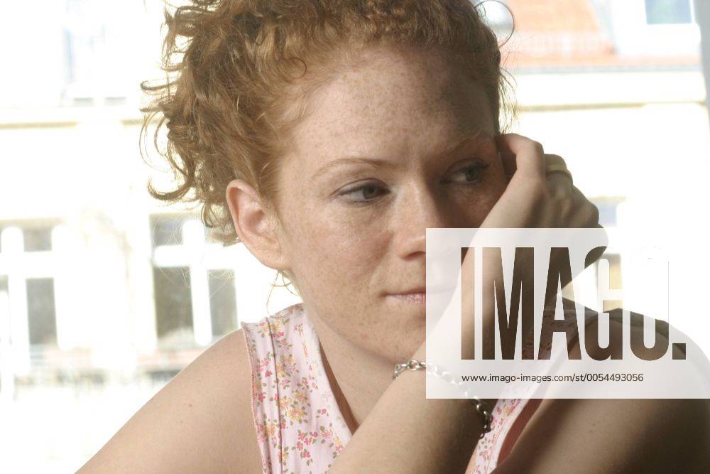 Autorin Alexa Hennig von Lange in ihrer Wohnung in Berlin ...