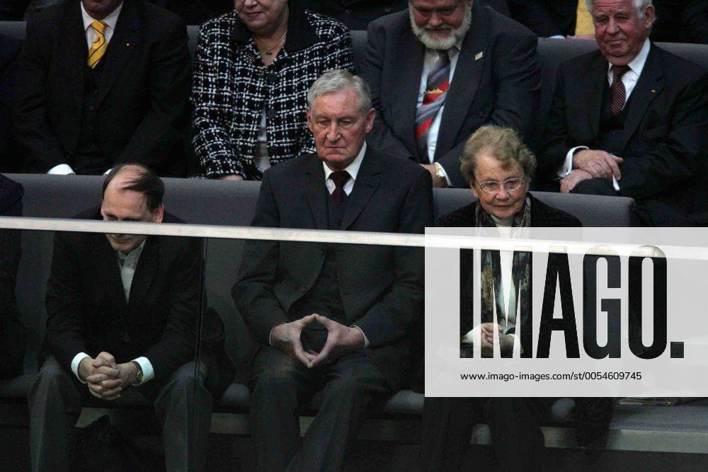 Die Eltern von Angela Merkel Herlind (r.) und Horst Kasner (M.) und ihr ...