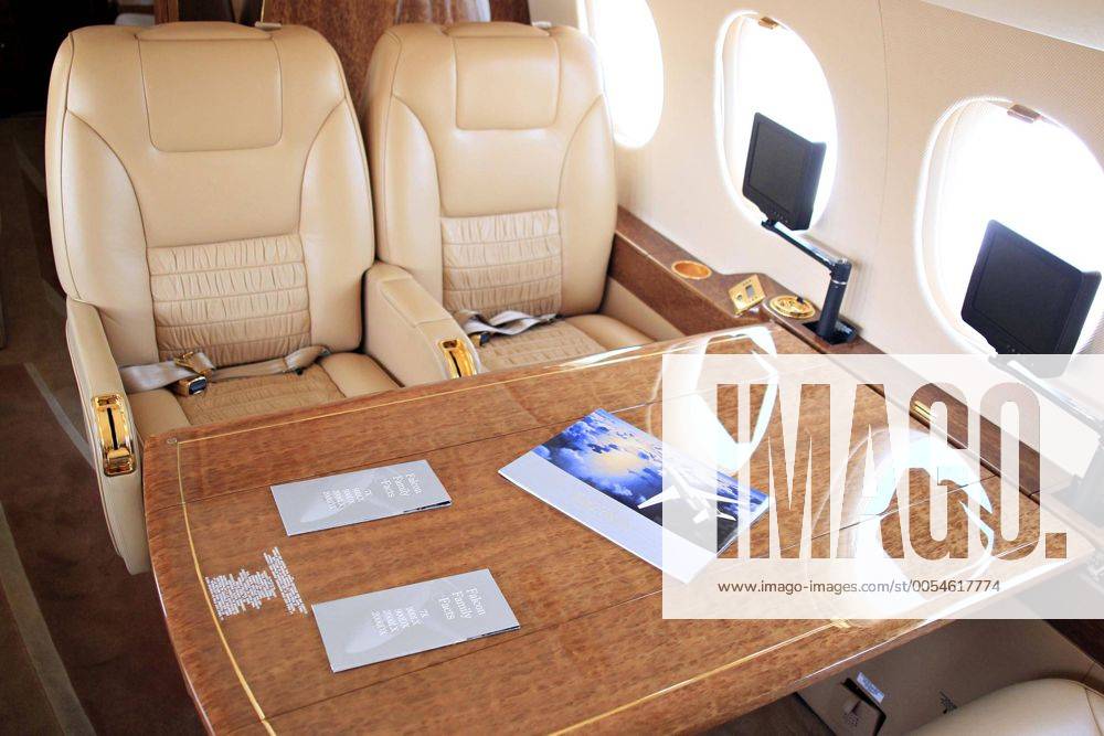 (101107) -- SHARM EL SHEIKH, Nov. 7, 2010 (Xinhua) -- A council board ...