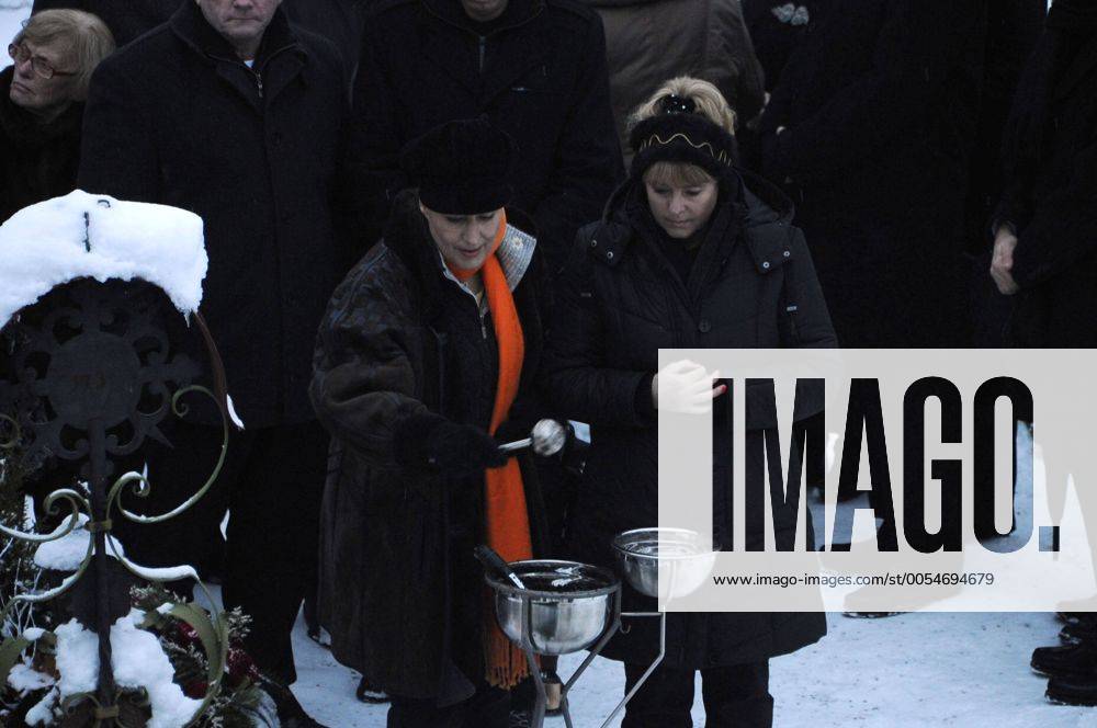 Erica Bruhn (L) und Brigitte Götz ( Gitti und Erika ) bei der Maria ...