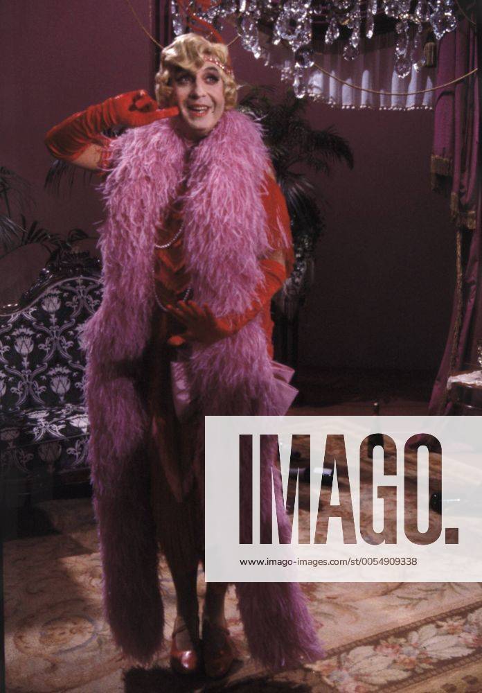 Peter Alexander verkleidet als Diva Sketch für seine Sendung Jahr 1984 ...