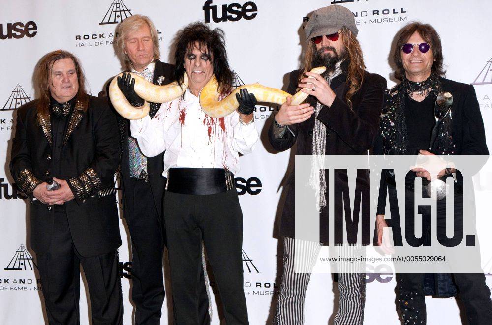 L-R: Michael Bruce, Neal Smith, Alice Cooper, Rob Zombie und Dennis ...