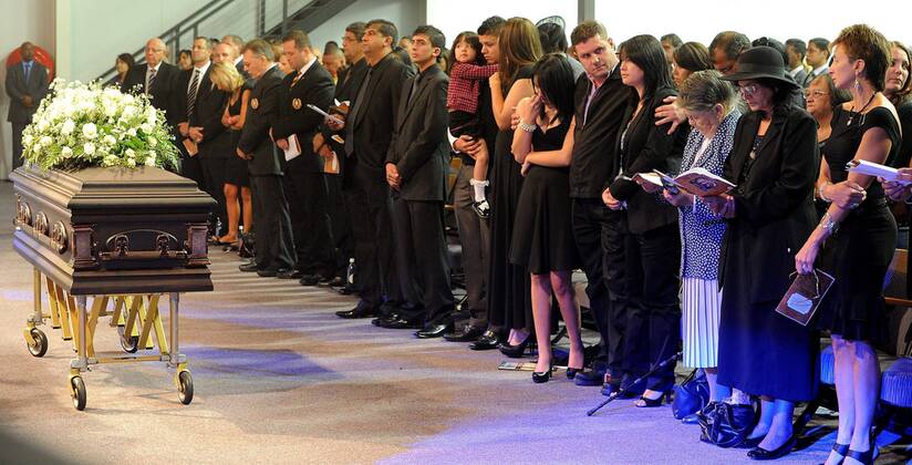 Cyril Beeka s Funeral CAPE TOWN, SOUTH AFRICA ? 2 April 2011: Mourners ...