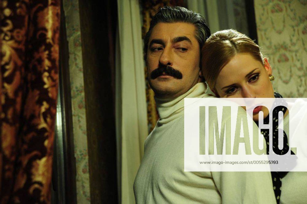 Turkish Soap Opera Öyle Bir Gecer Zaman Ki: Actor Erkan Taskiran and ...