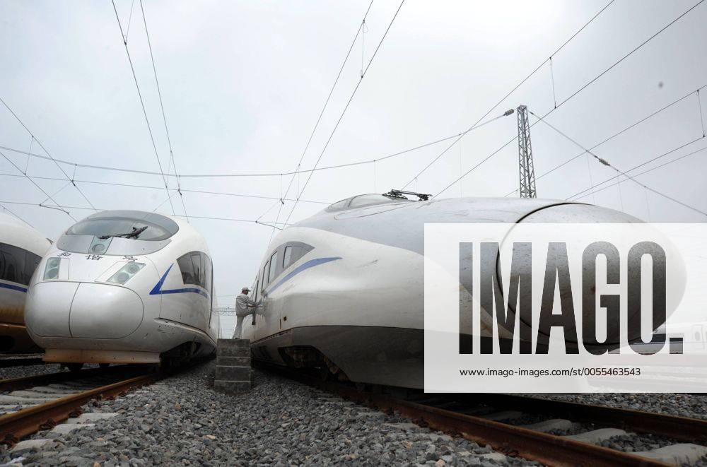 (110616) -- SHANGHAI, Jun. 16, 2011 (Xinhua) -- A staff enters a CRH380A high-speed train (R), next