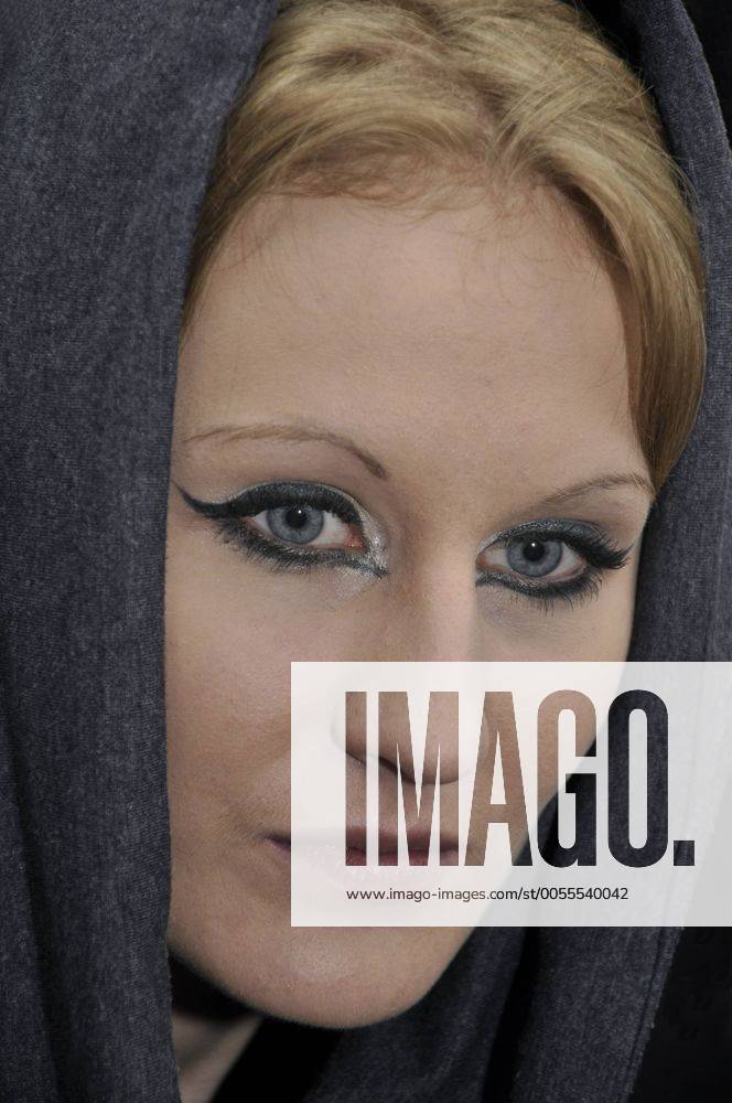 Modelporträt von Kamilla, Model, Kamilla, Porträt, Pose, posieren, Kapuze