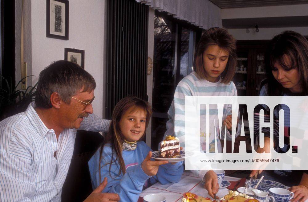 Cornelia Coco Winkelmann (2L) mit ihrer Familie !AUFNAHMEDATUM