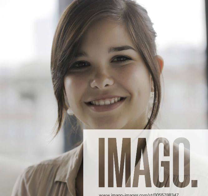 Annika Preil spielt Anna Fotoshooting zur KIKA-Serie - Fluch des Falken ...