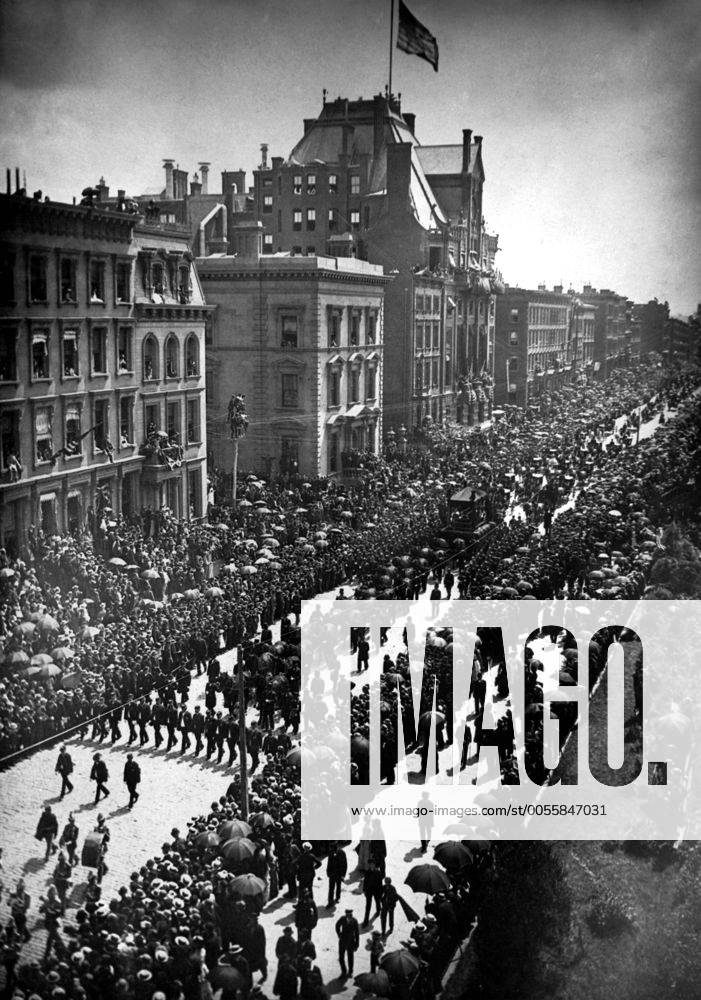 The U S Grant funeral procession, Fifth Avenue and 41st Street, New ...