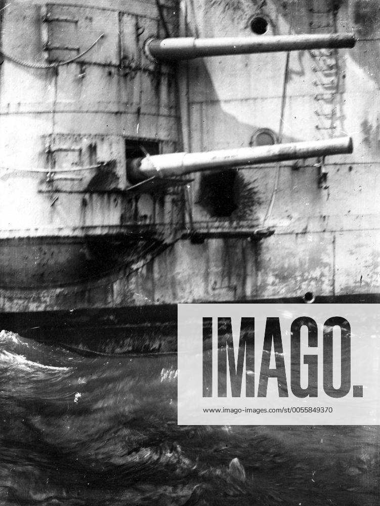 WW1 Damage to HMS Kent at the Battle of the Falkland Islands ...