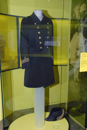 2011 - Flottenrock, Marineuniform des Korvettenkapitäns Georg Ritter ...