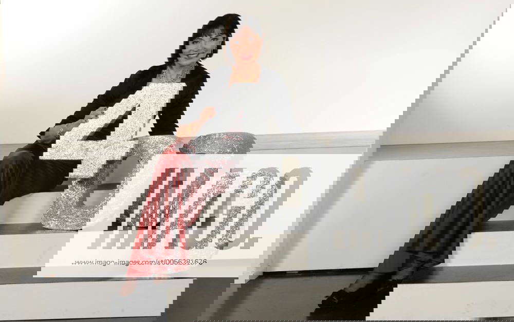 Die Schauspielerin Isa Jank posiert am 14.11.2011 bei einem Fototermin ...